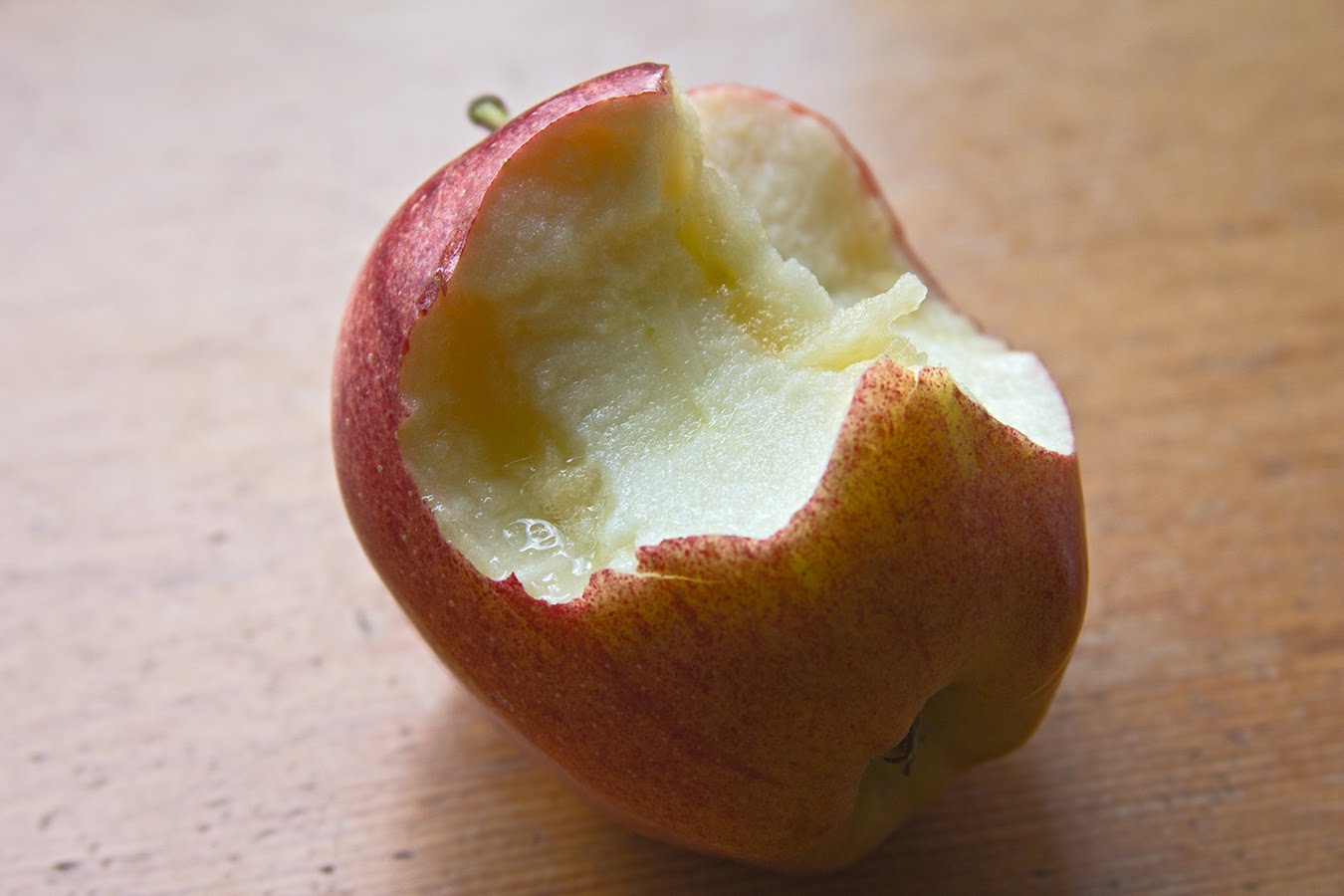 FOTOGRAFÍAS DE NATURALEZA: Manzana mordida