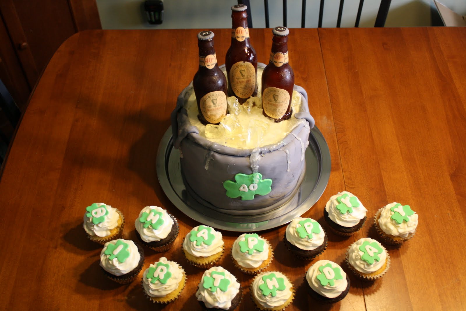 Sue's Sweet Creations: Beer Bucket Cake