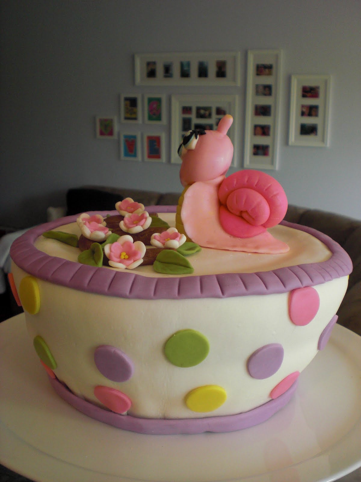 LittleFlour Cakes: Bella's Littlest Pet Shop Snail Cake