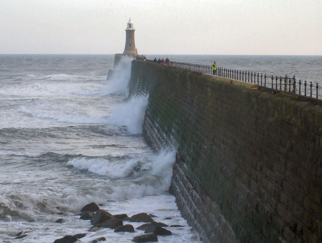 Photographs Of Newcastle: Tynemouth - North Tyne Pier and Lighthouse