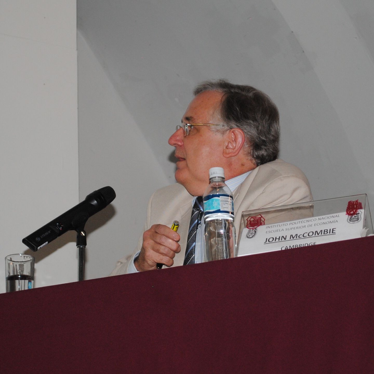 Visita del Doctor John McCombie a la ESE