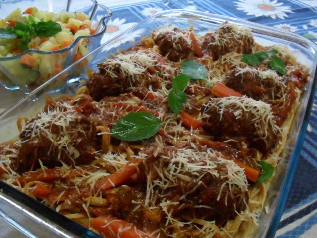 CADERNOS DE RECEITA DA DONA CARMEN: Almoço de Domingo - MACARRÃO COM ...