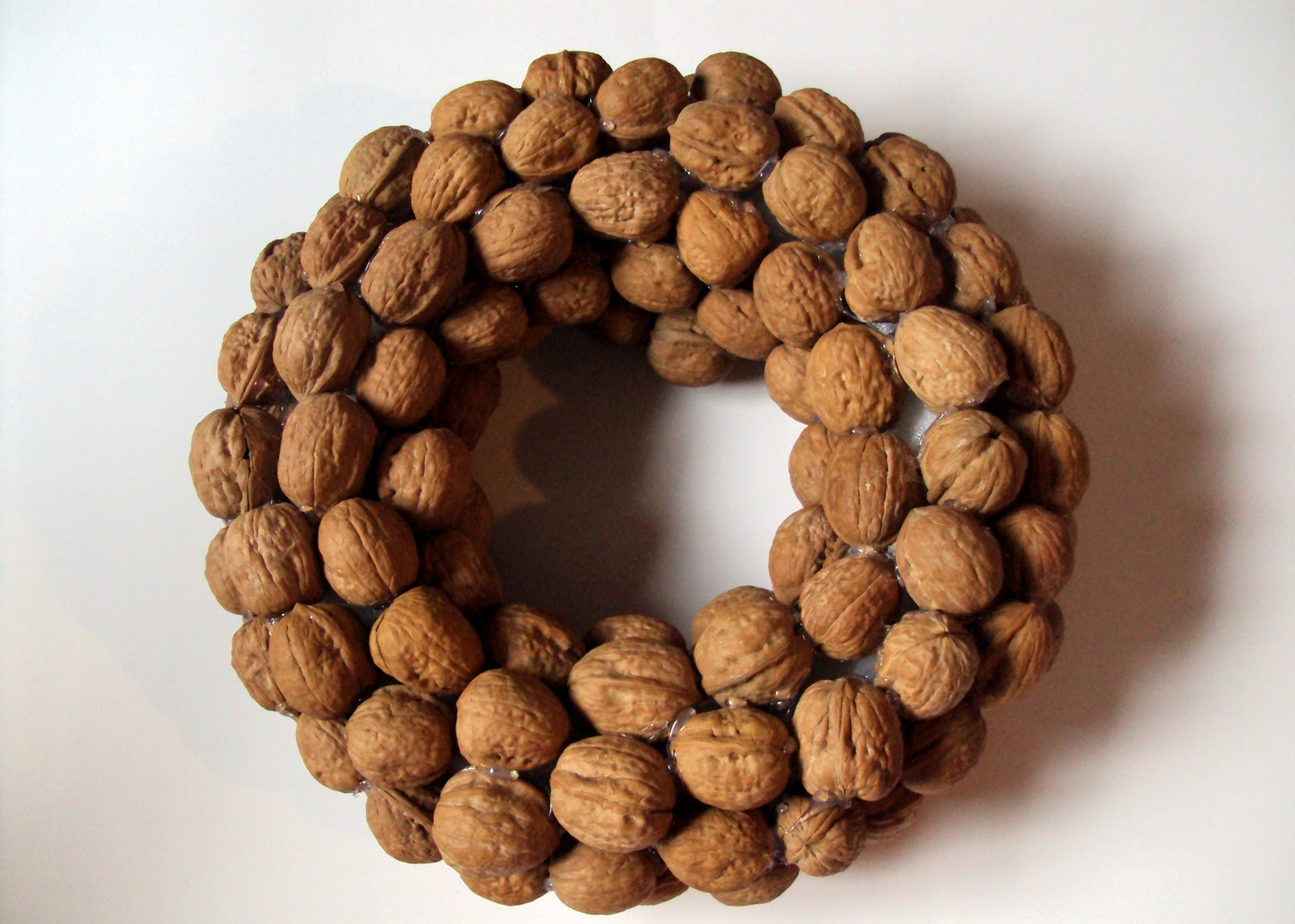 Spunky Junky: {Tutorial Tuesday} Walnut Wreath