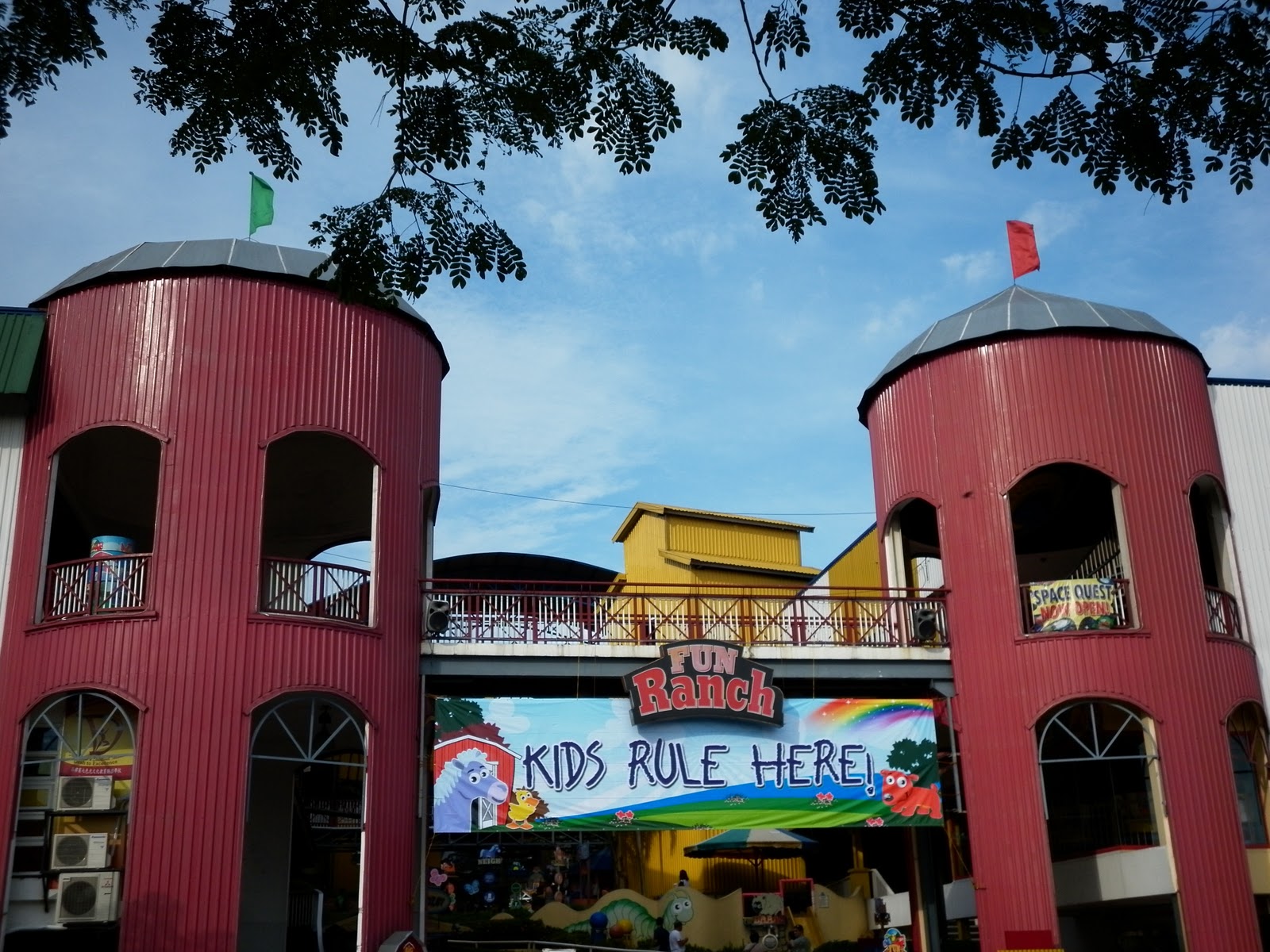 Rain's Travels: Hit Two Birds with One Stone: Tiendesitas and Greenhills