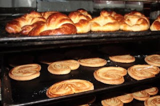 My Life in Cholula: Families baking and breaking bread