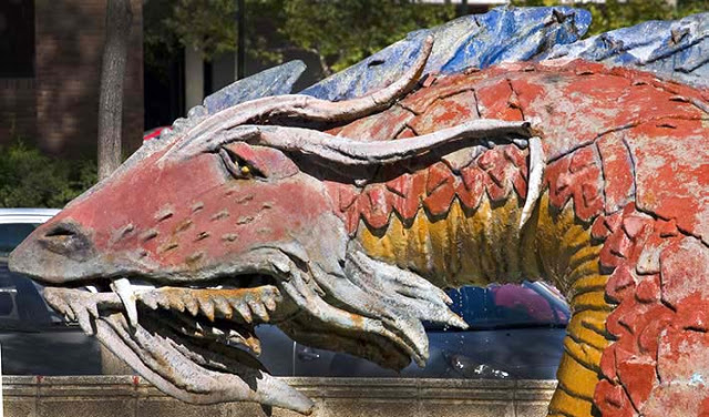 es Zaragoza: San Jorge y su dragón en Zaragoza