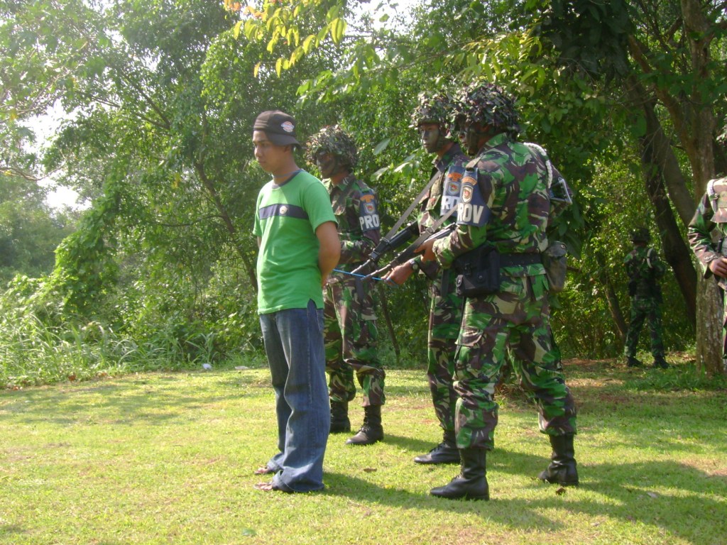 BATALYON PROVOS-2 MARINIR: PENGURUSAN TAWANAN PERANG