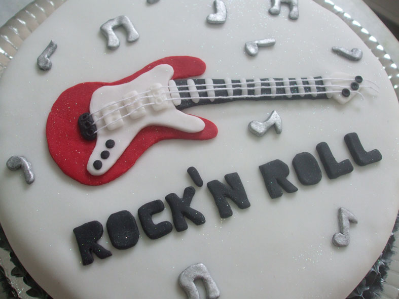 Mini Delícias: Bolo Tema Rock'n Roll
