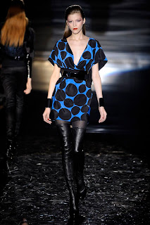 Una apariencia: Combinando en dos tonos. Hoy: Negro y azul