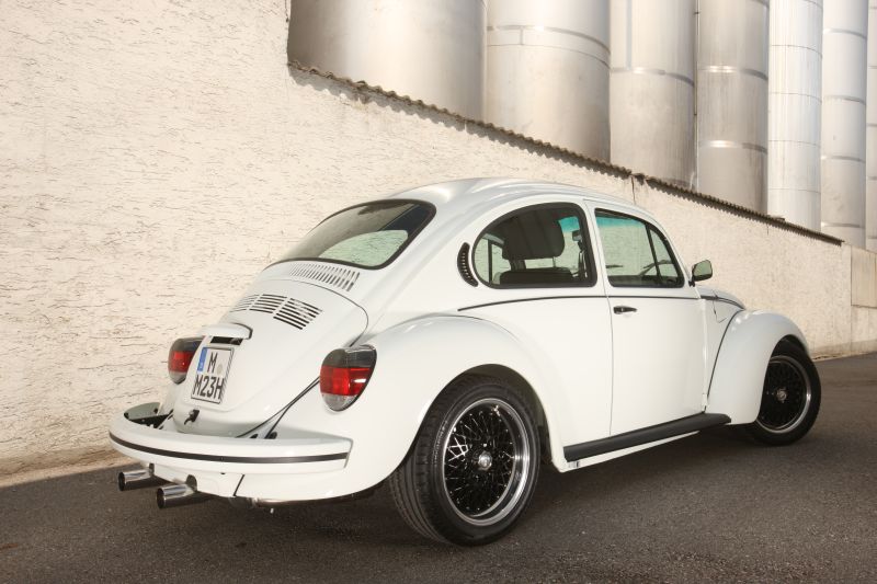 Vochocinema: WHITE SUPER BEETLE