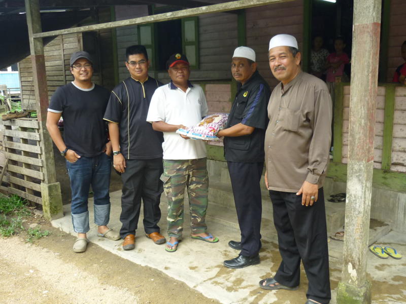 Kelab KMJI Kelantan: Kelab KMJI menyalurkan sumbangan...