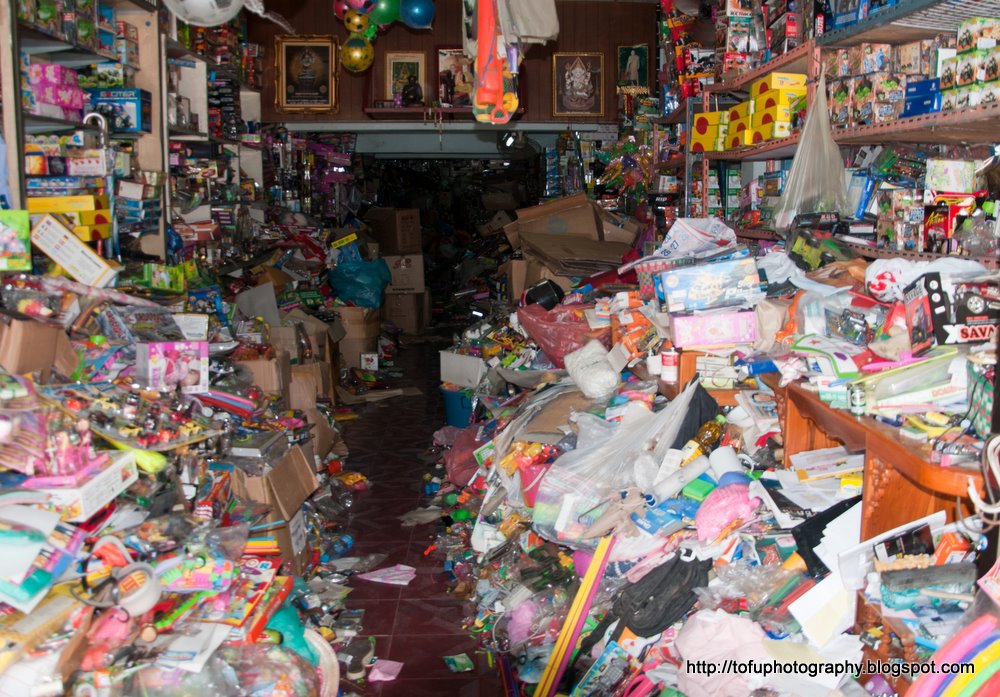 Tofu Photography: Untidy shop