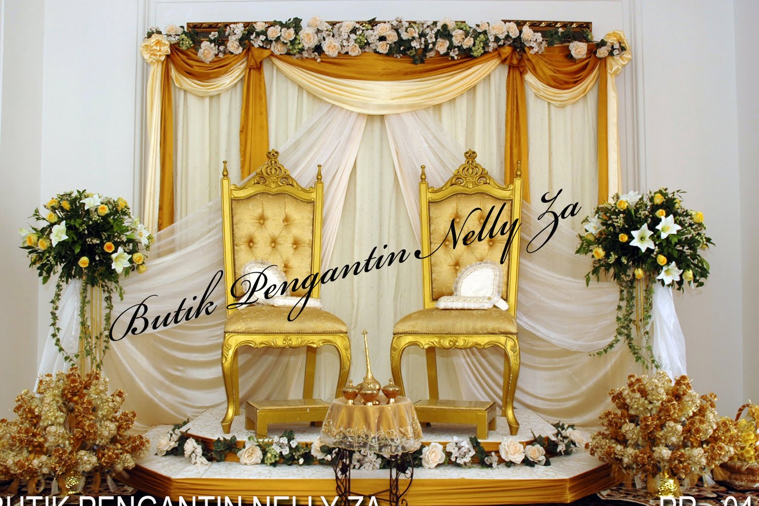 Butik Pengantin Nelly Za: Pelamin Rumah - tema gold + cream