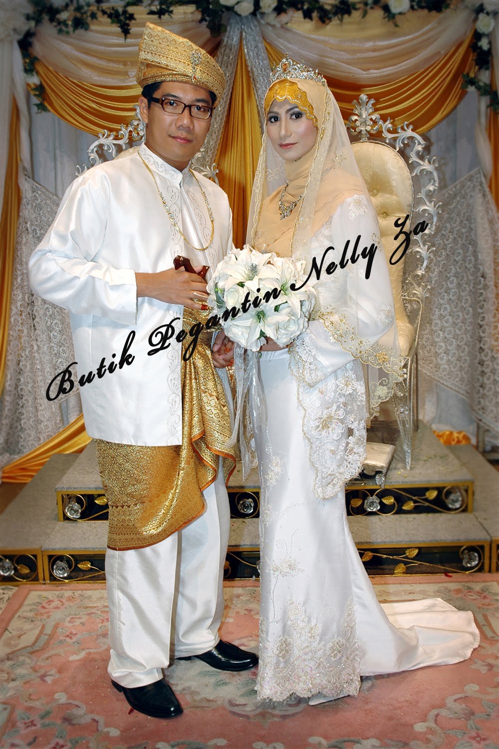 Butik Pengantin Nelly Za: Lace Putih + gold...