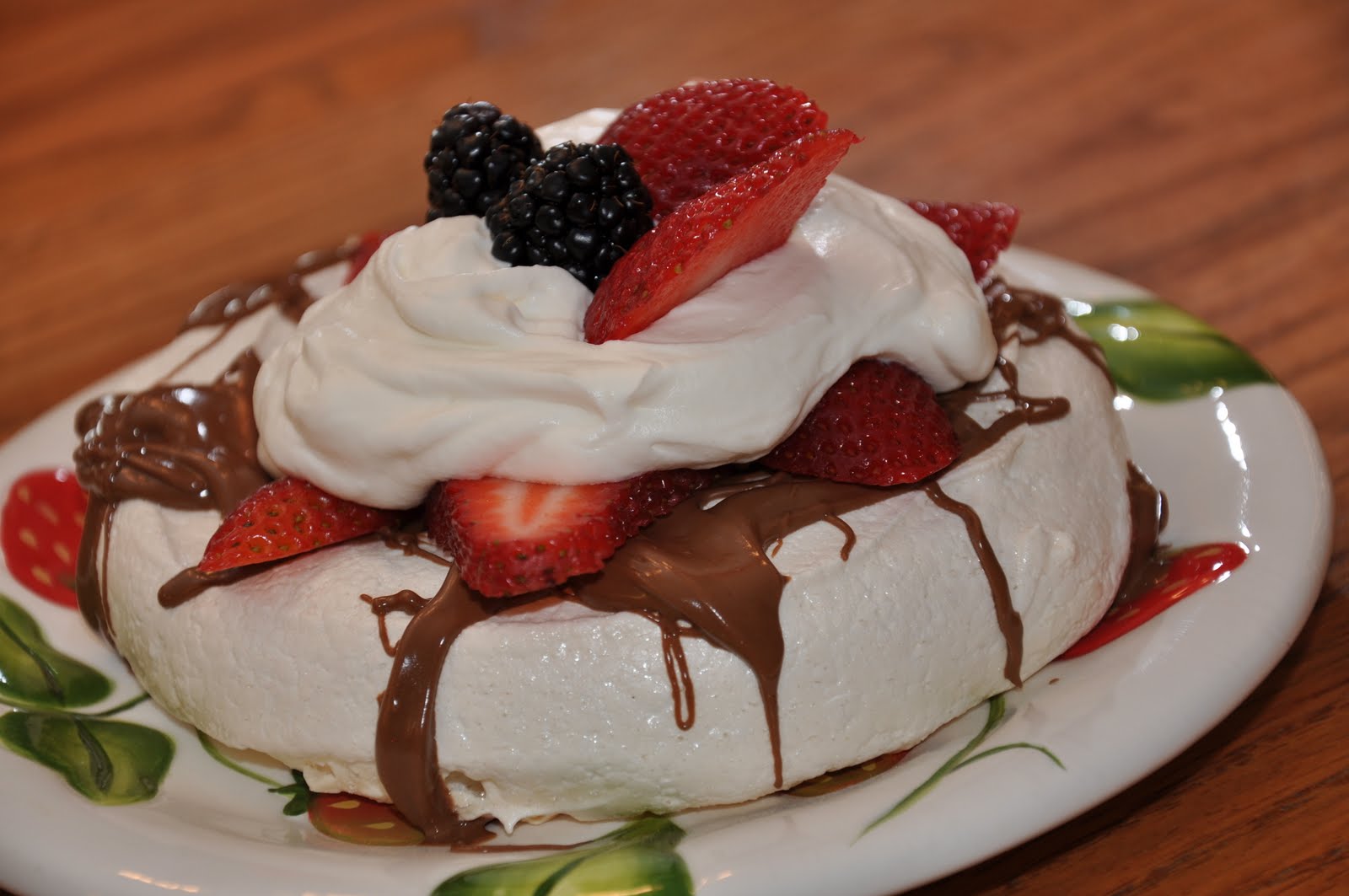 The Changeable Table: Schaum Torte - two ways.