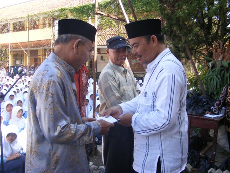 SMPN 1 CIBEBER: BAKTI SOSIAL 2010