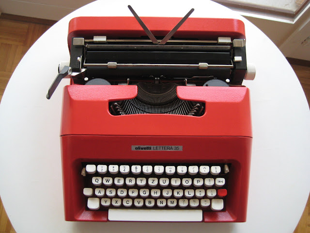 Retro Tech Geneva: Olivetti Lettera 35 - Revisited and reinvented in RED
