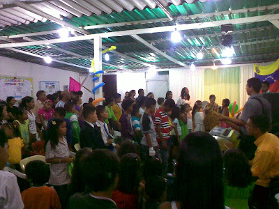 IGLESIA MANANTIAL DE VIDA: NUESTRO NIÑOS PREDICANDO