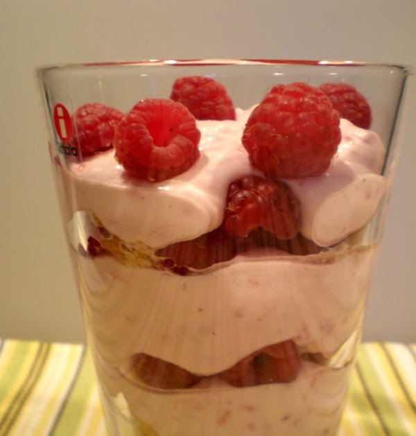 Vaarika-kohupiima magustoit