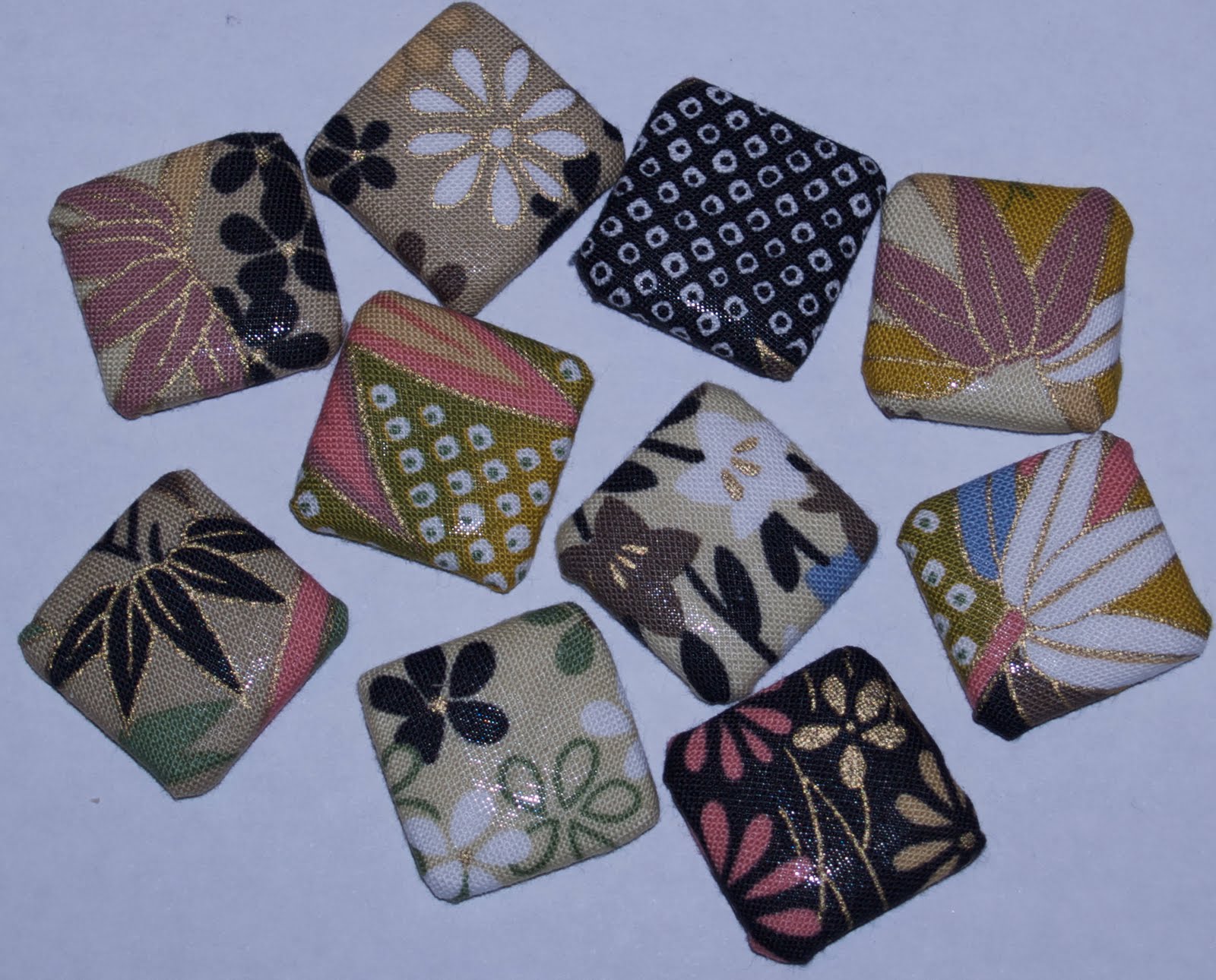 Jackobindi: BEAUTIFUL JAPANESE FABRIC SQUARE BUTTONS