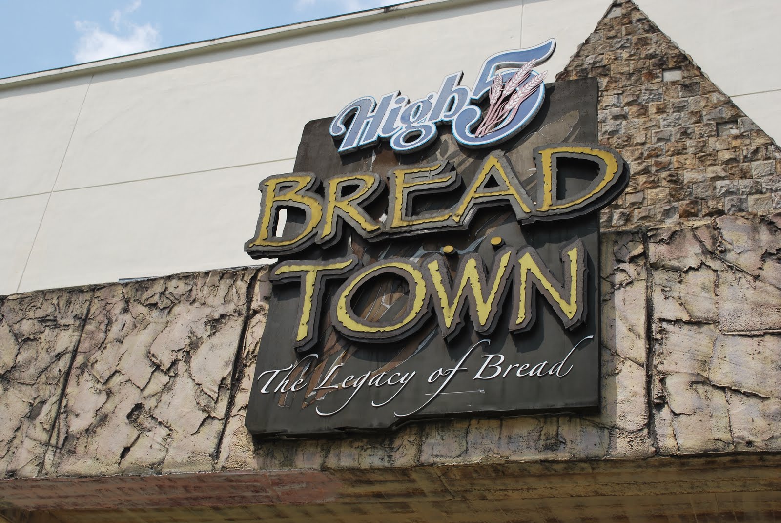 Kelab Pelancongan Sri Aman: about breadtown in Shah Alam