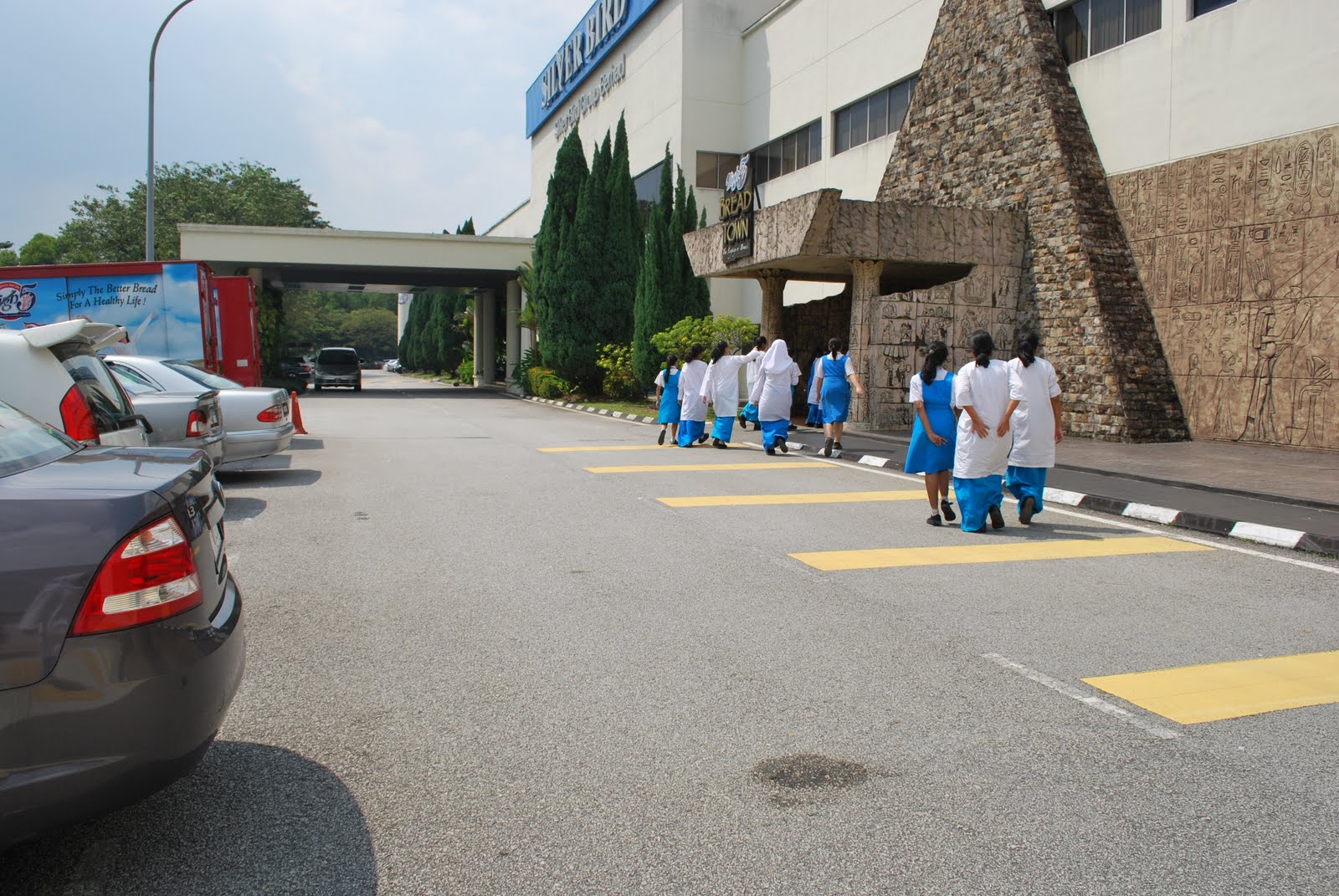 Kelab Pelancongan Sri Aman: about breadtown in Shah Alam