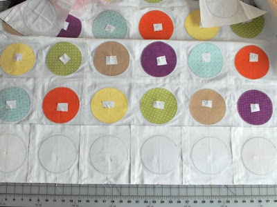 Bijou Lovely: the circle quilt tutorial, part two: assembling the blocks.