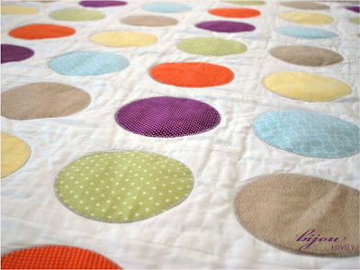Bijou Lovely: the circle quilt tutorial, part two: assembling the blocks.