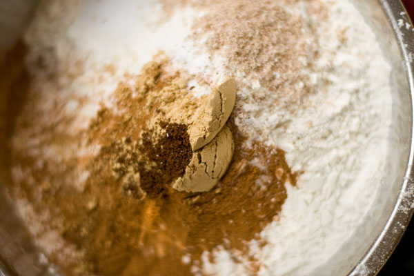 Sweet Savory Planet: Pumpkin Bread with dates and walnuts