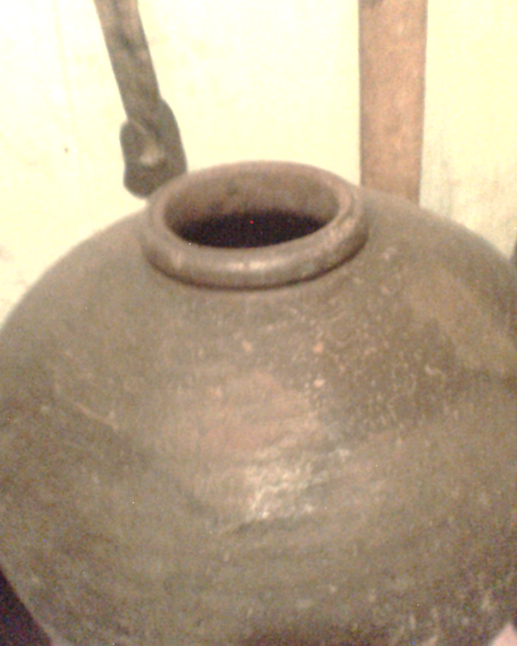 Benda Antik Langka: Tajau Tembikar