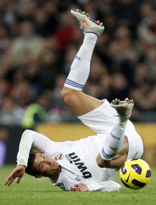 football boots: Boot Spy: CR7 sporting/debuts SAFARI