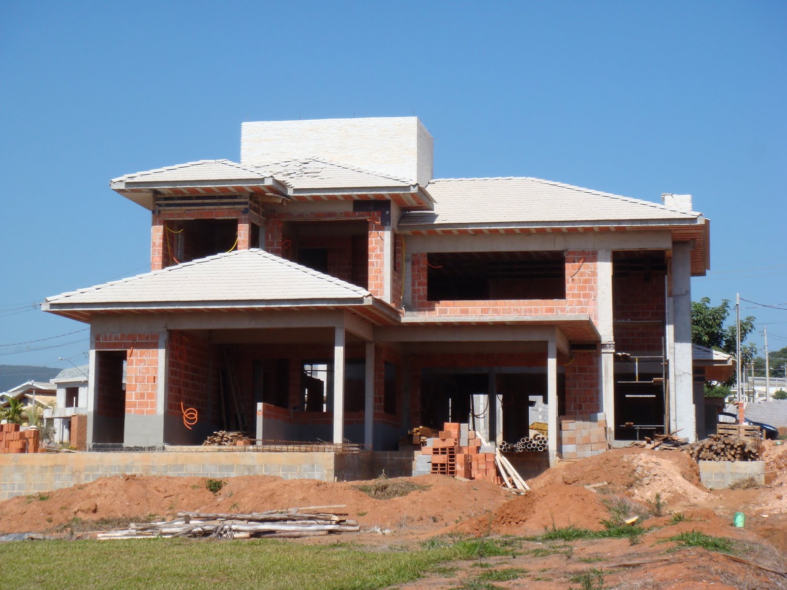 RESERVA DA SERRA: 40 - Instalação do Telhado e Início do Reboco. Obs ...