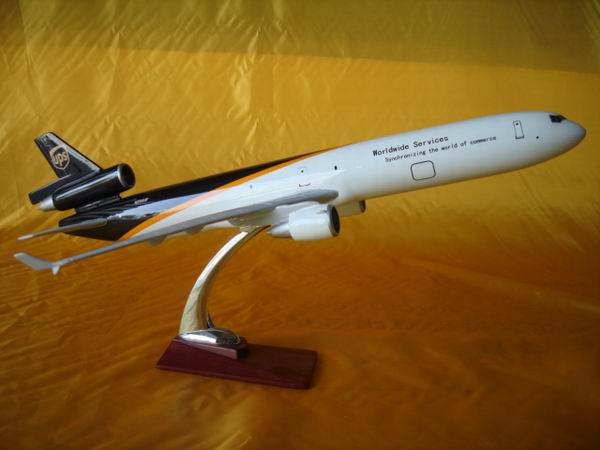 collectibles: MD11 AIRLINES PLANE MODEL DIE-CAST 47CM