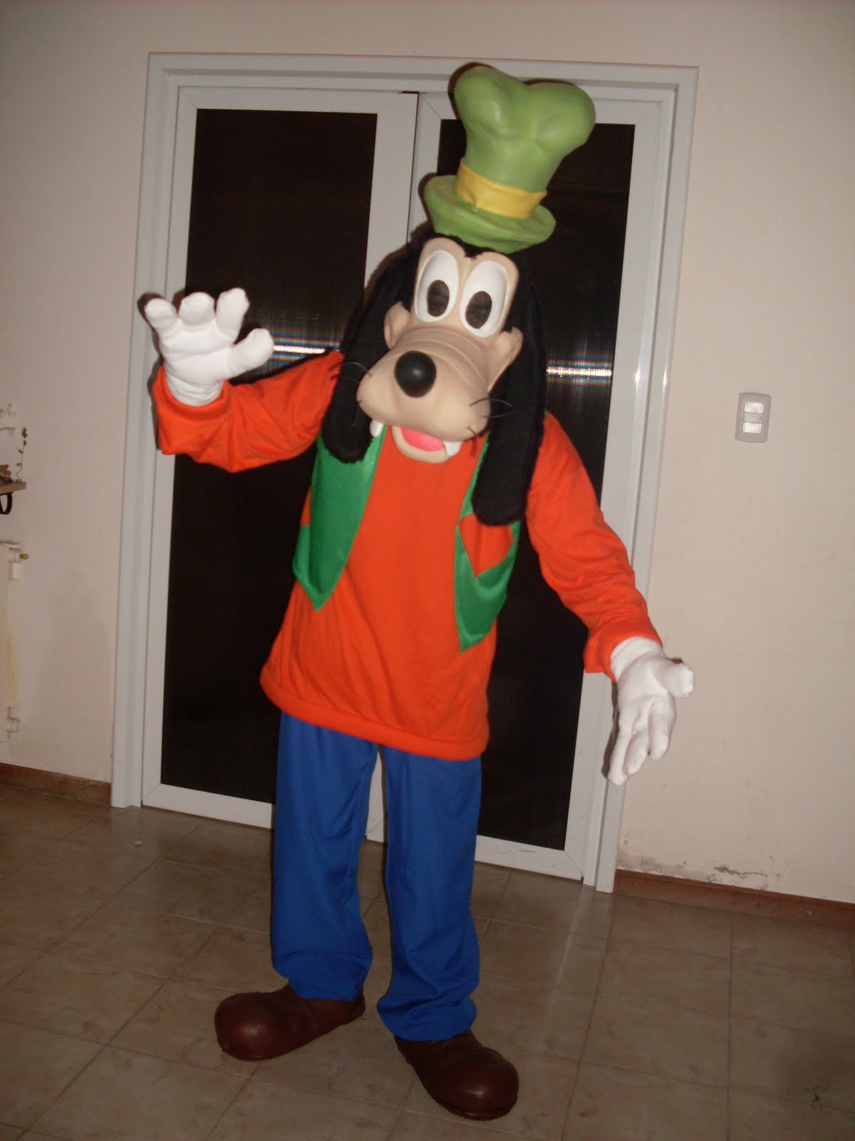 Máscaras de Látex: Mickey, Minnie Mouse, La Bestia y Goofy Mask, Donald ...