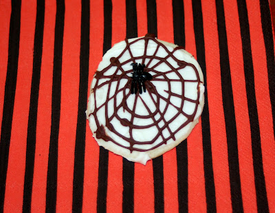the entertaining kitchen: Cobweb Cookies