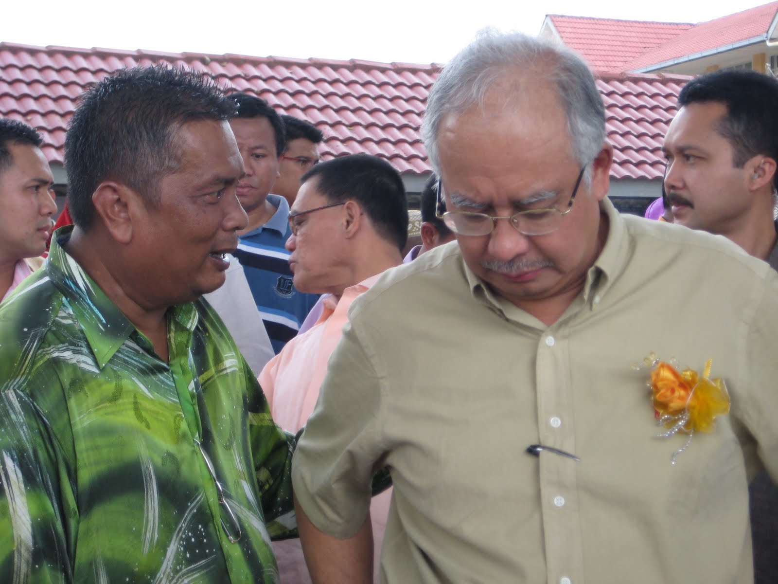 SEKOLAH KEBANGSAAN SRI MAULANA: MAJLIS MENUAI & MENGEMPING PADI SERTA ...