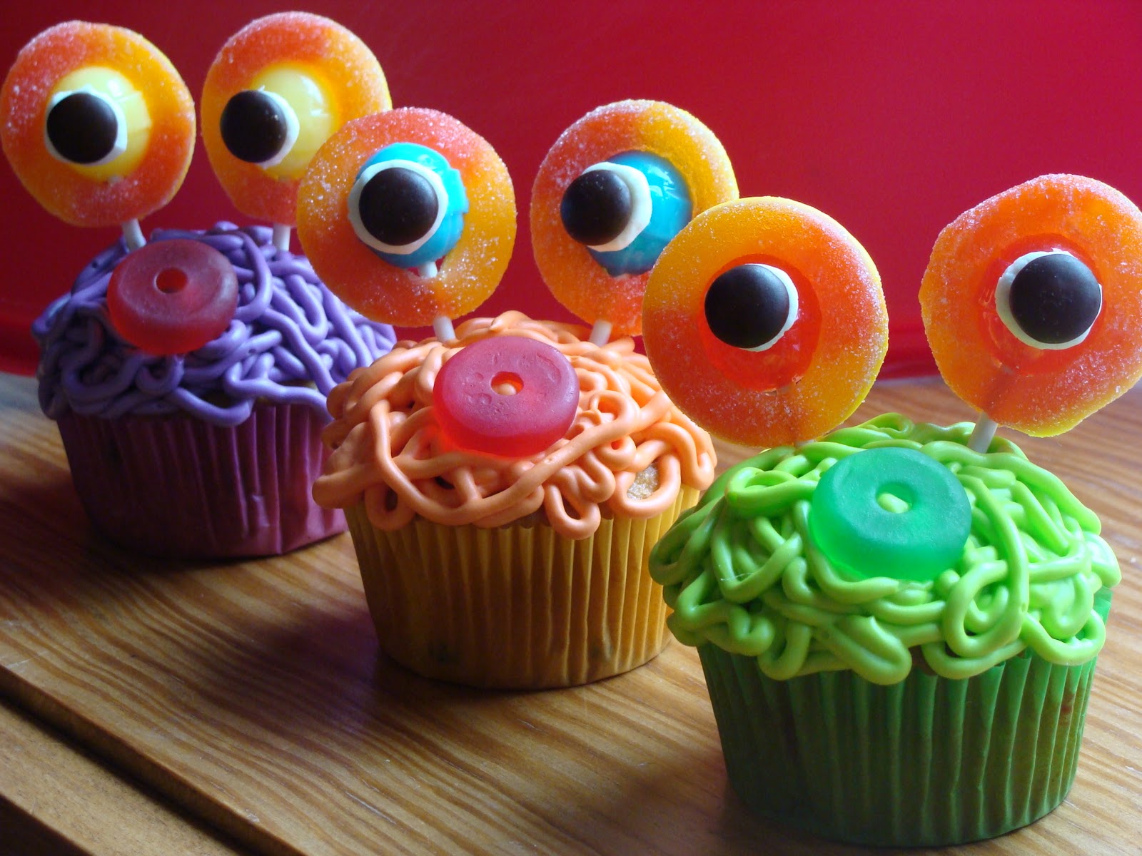 Sweet Treats by Bonnie: Alien Cupcakes