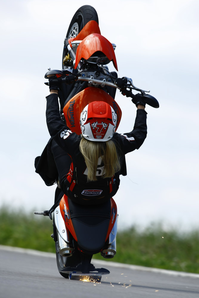 stuntbums: Stunt Femenino (Leah Stunt)