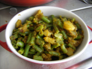 Vegetarian Indian Food - A North Indian Kitchen: Beans ki besan wali ...