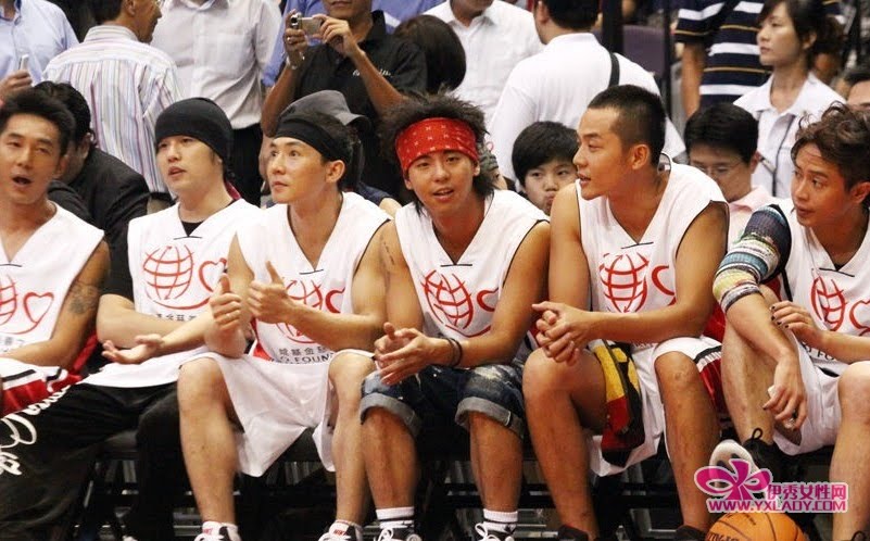 Music Entertainment: Happy birthday Show Lo ( Luo Zhi Xiang ) !