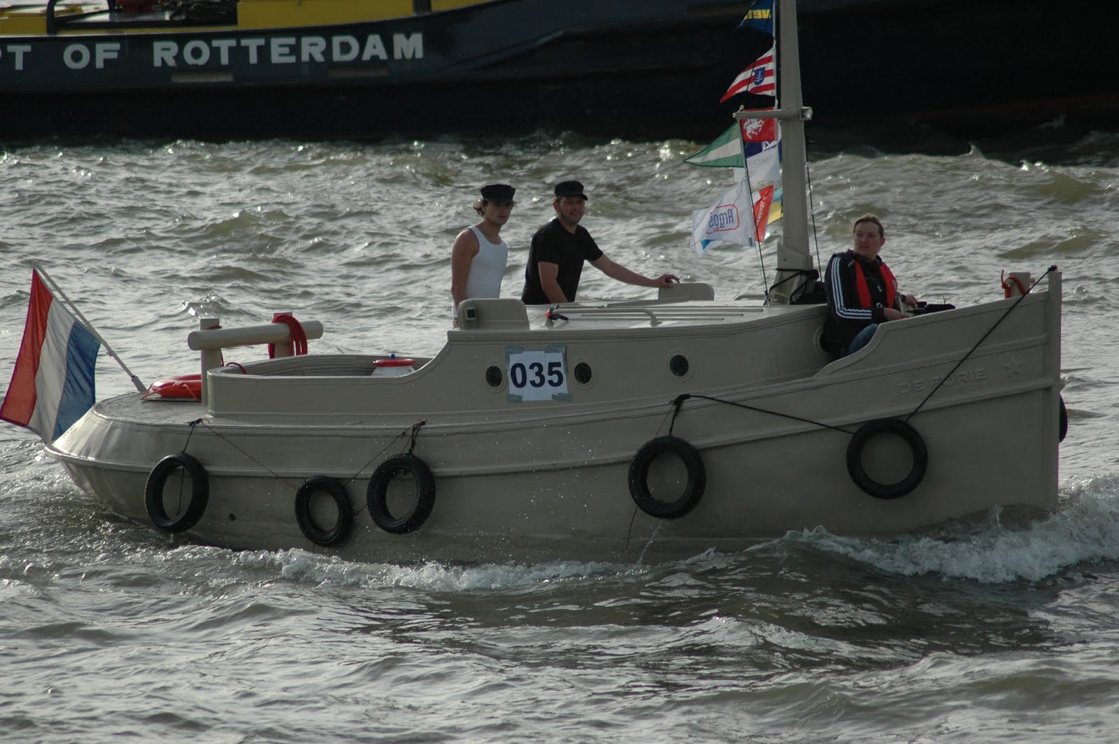 Cobi van Mourik: Een sleepboot van karton: De Furie