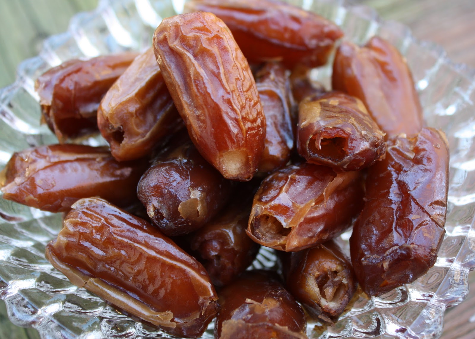 The Farmhouse Foodie: Grandma's Date-Nut Bread