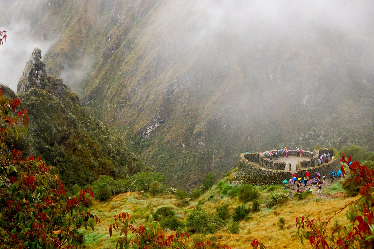 crazy little thing called blog: Runkurakay Ruins on the Inca Trek, Day ...