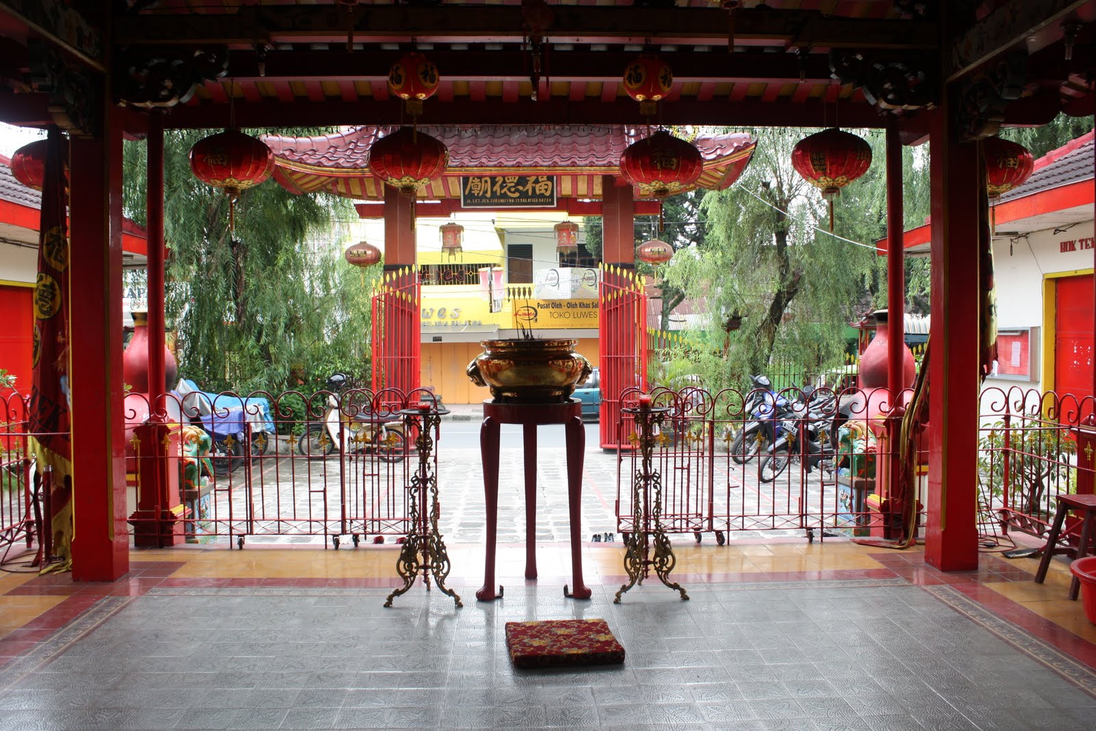 Quarterlife Adventures: Klenteng Konghucu - Salatiga, Indonesia