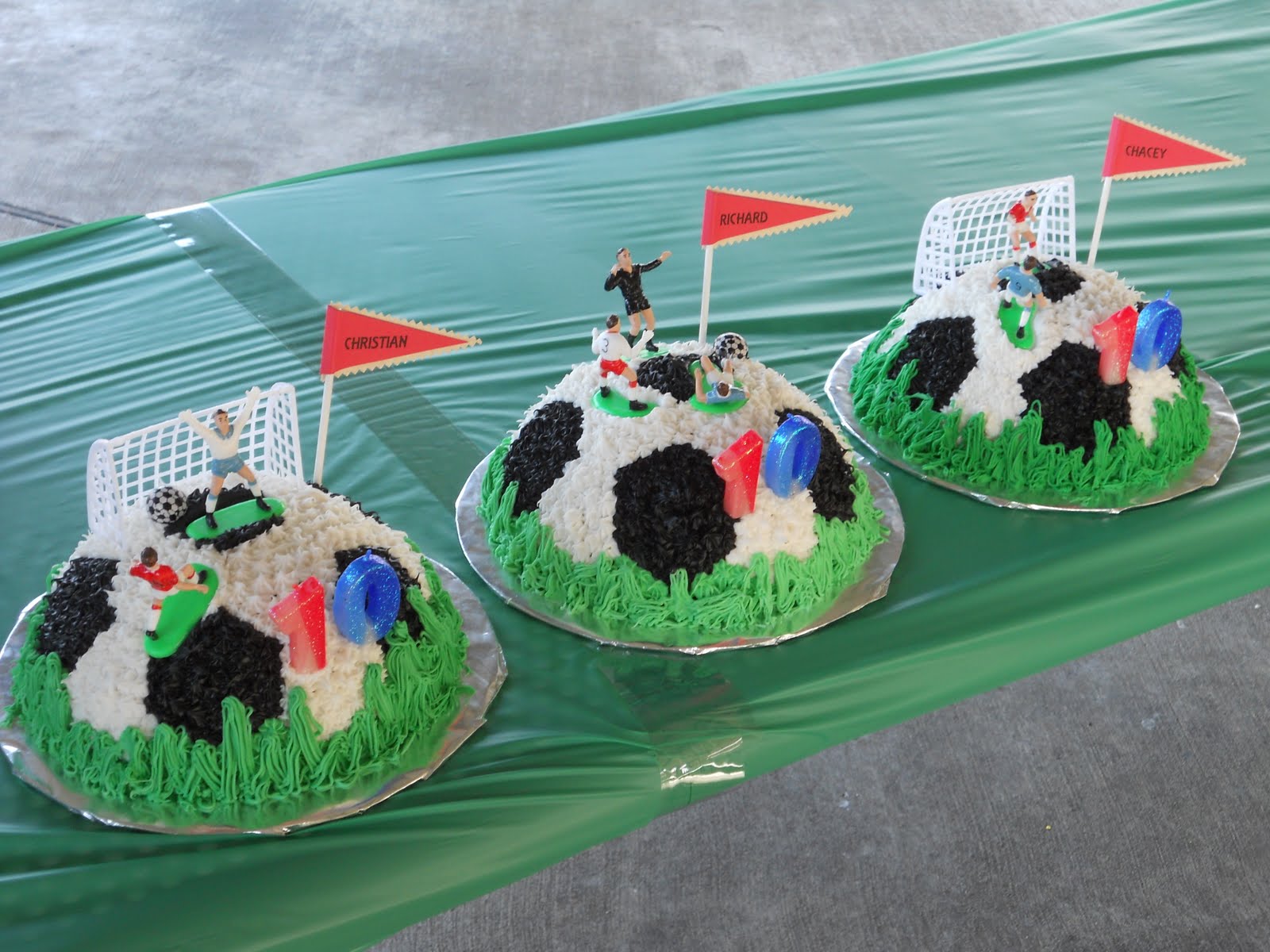 Tales Of A Needle And Thread: BIRTHDAY CAKE BONANZA