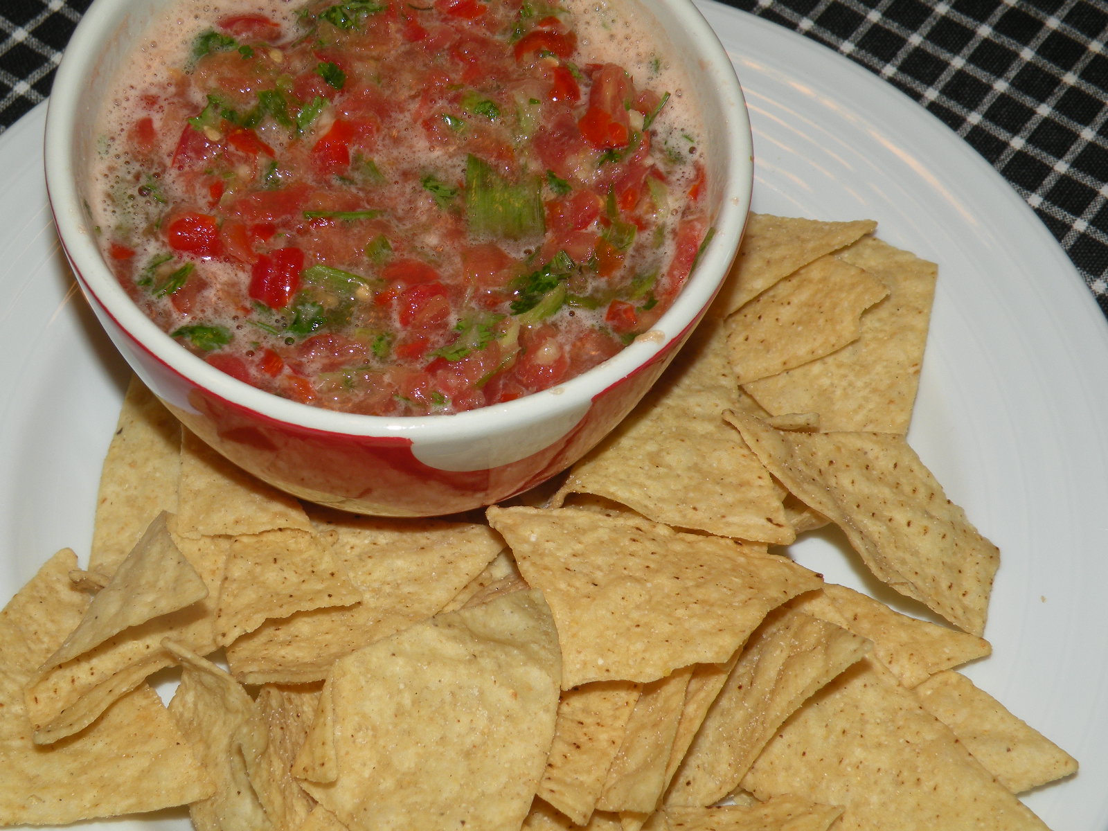Healthy and Easy Recipes: Homemade Salsa...