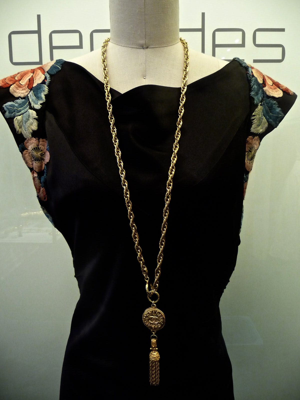 DECADES INC.: LIRIPIPE