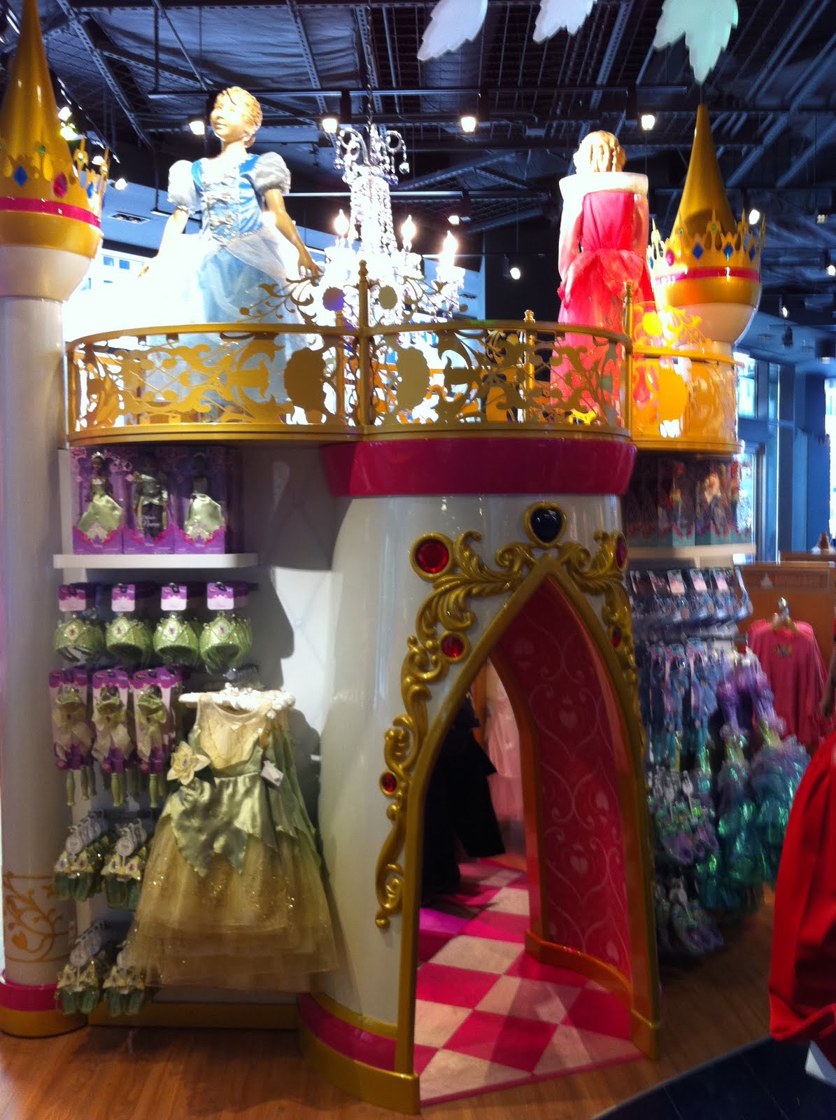 My Disney Mania: New Disney Store opens in downtown Chicago's Block 37 ...