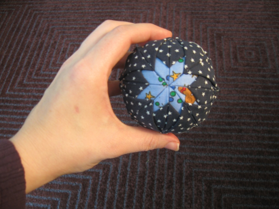 Happy Quilting: Quilted Christmas Ball Ornament Tutorial