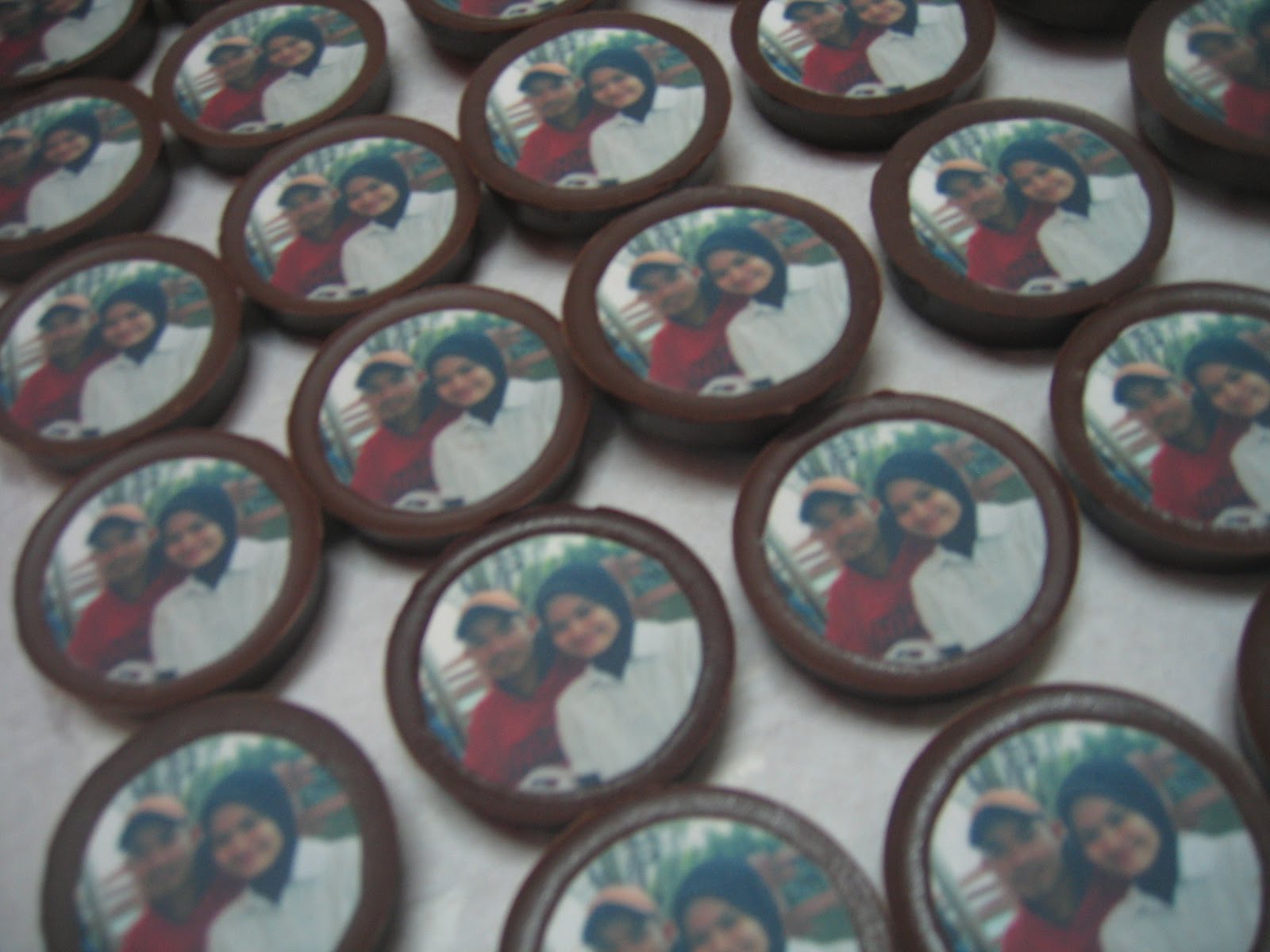 Lynn's Lovely Homemade: CHOCOLATE OREO WITH EDIBLE IMAGE PASANGAN ...
